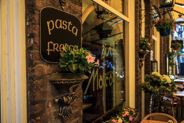 Über uns - Italienisches Restaurant Macaroni Aachen - Café, Bistro & Bar