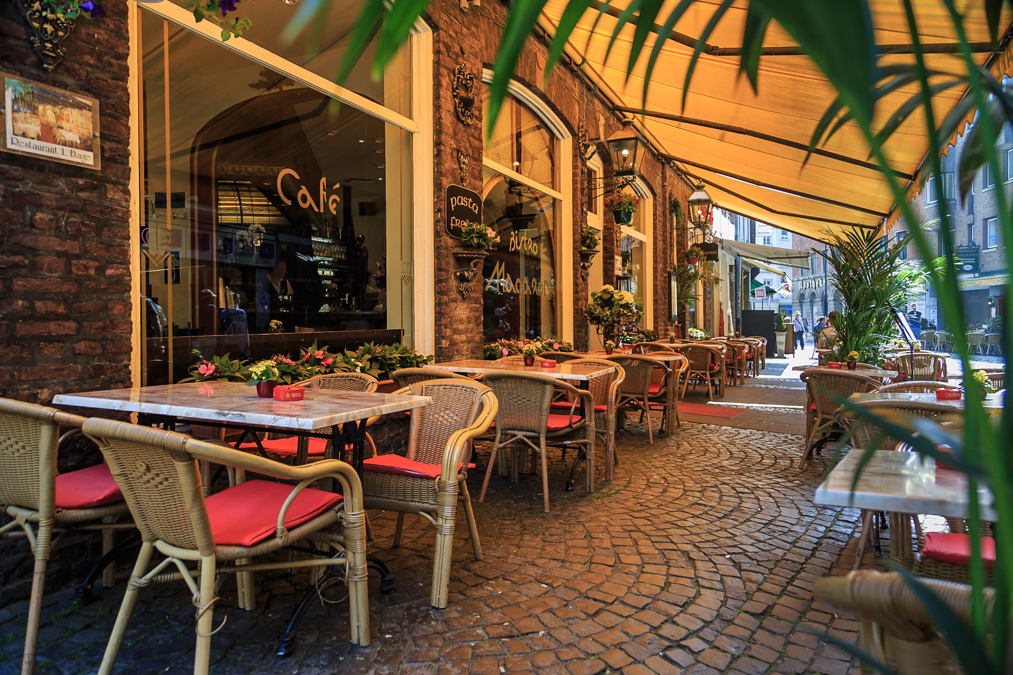 Italienisches Restaurant Macaroni Aachen - Café, Bistro & Bar